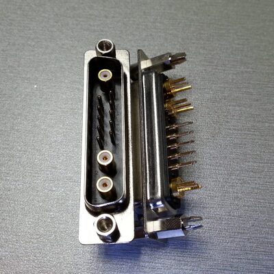 射频D-SUB13W3连接器直插公头 带铆锁 镀金端子 同轴式公座接插件