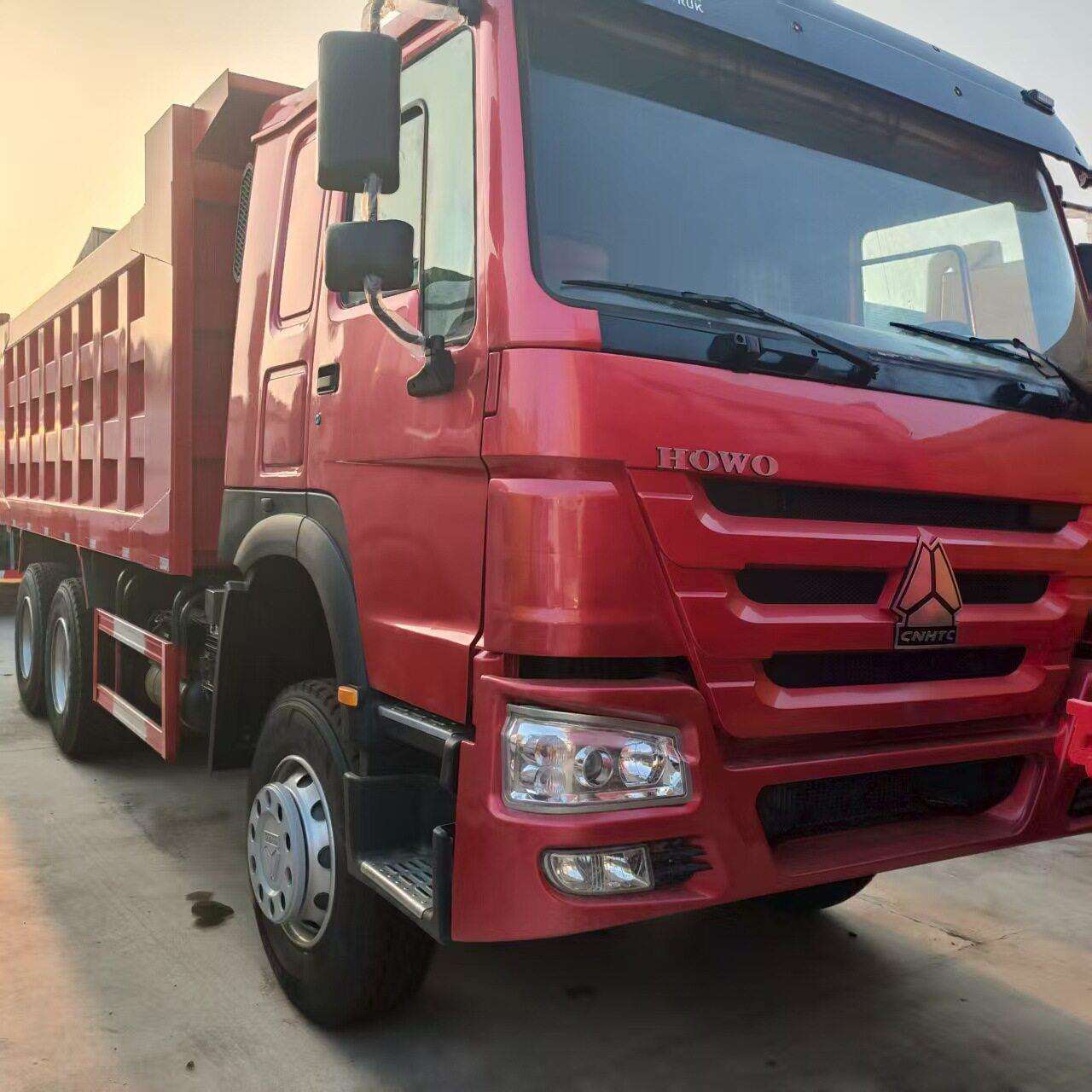 豪沃HOWO371马力自卸车工货物运输地运输前四后八翻斗车车况良好
