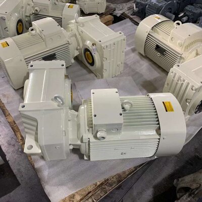 FAT47-Y1.5-29.32M1 齿轮变速箱 FL47R17锥齿减速机