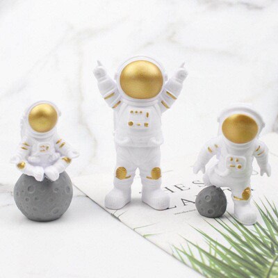 Articles Spaceman Moon Sculpture Decorative Astronaut Model