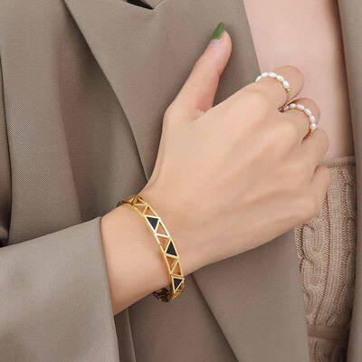 Niche light luxury triangular acrylic brlet plated with 18K