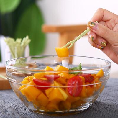 Single-use fruit forks, small plastic fruit picks, transpare