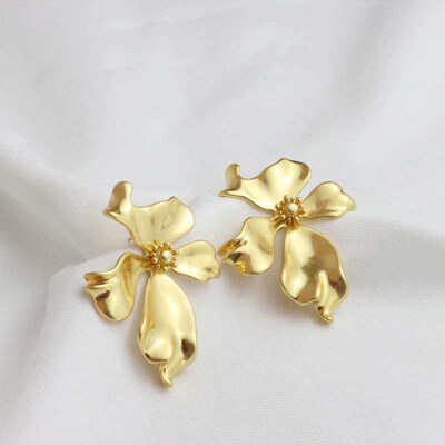 Vintage French high-end feeling temperament metal flower ear