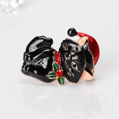 。Retro lovely Christmas Cat Brooch personalized Animal Broo