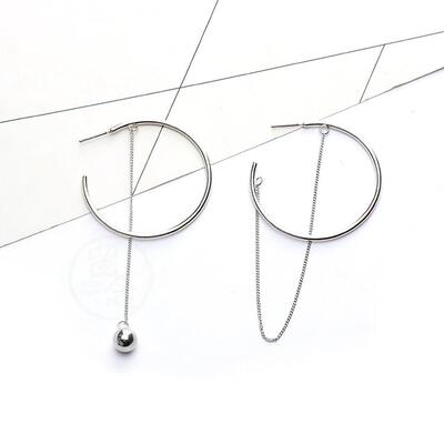 。Very simple wind Earrings asymmetric metal ball tassel Cir