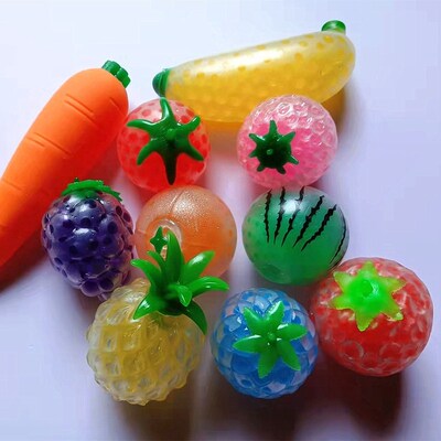 1Pcs Squeeze Toys Classic Christmas Present Spongy Strawberr