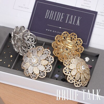 Luxury Big Ring Garland Round With AAA Cubic Zirconia Noble
