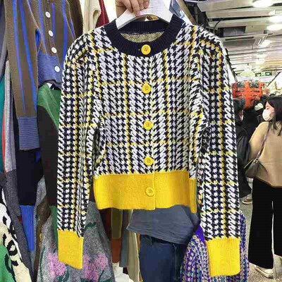 Fashion contrast color houndstooth round neck single-breaste