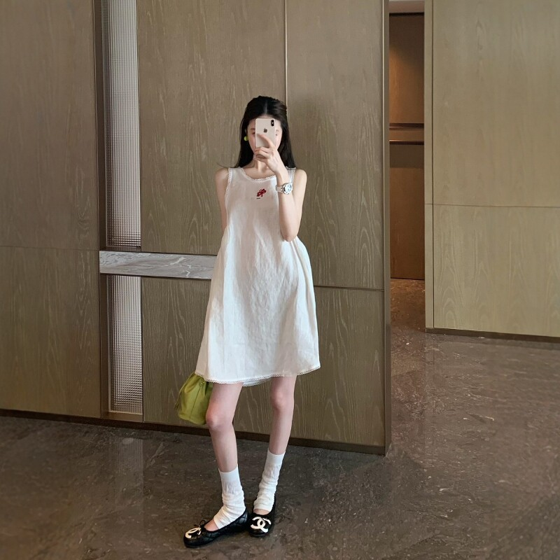法式度假风白色无袖连衣裙女夏绝美不撞款背心裙花边蕾丝拼接裙子