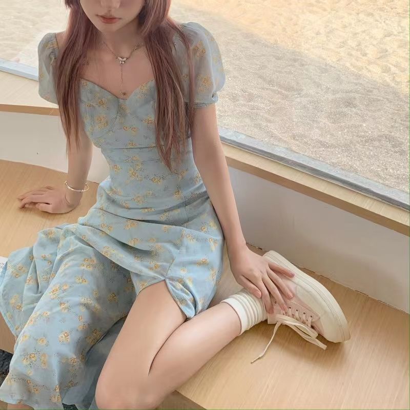 法式甜美小清新碎花短袖连衣裙女夏季新款温柔风开叉泡泡袖长裙子