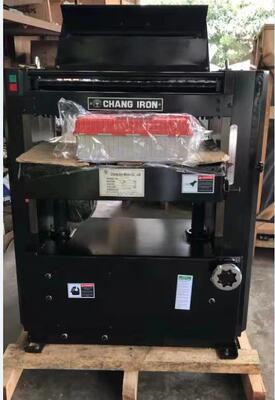 台湾张铁螺旋刀压刨平刨CM-24K600宽度CHANG IRON设备