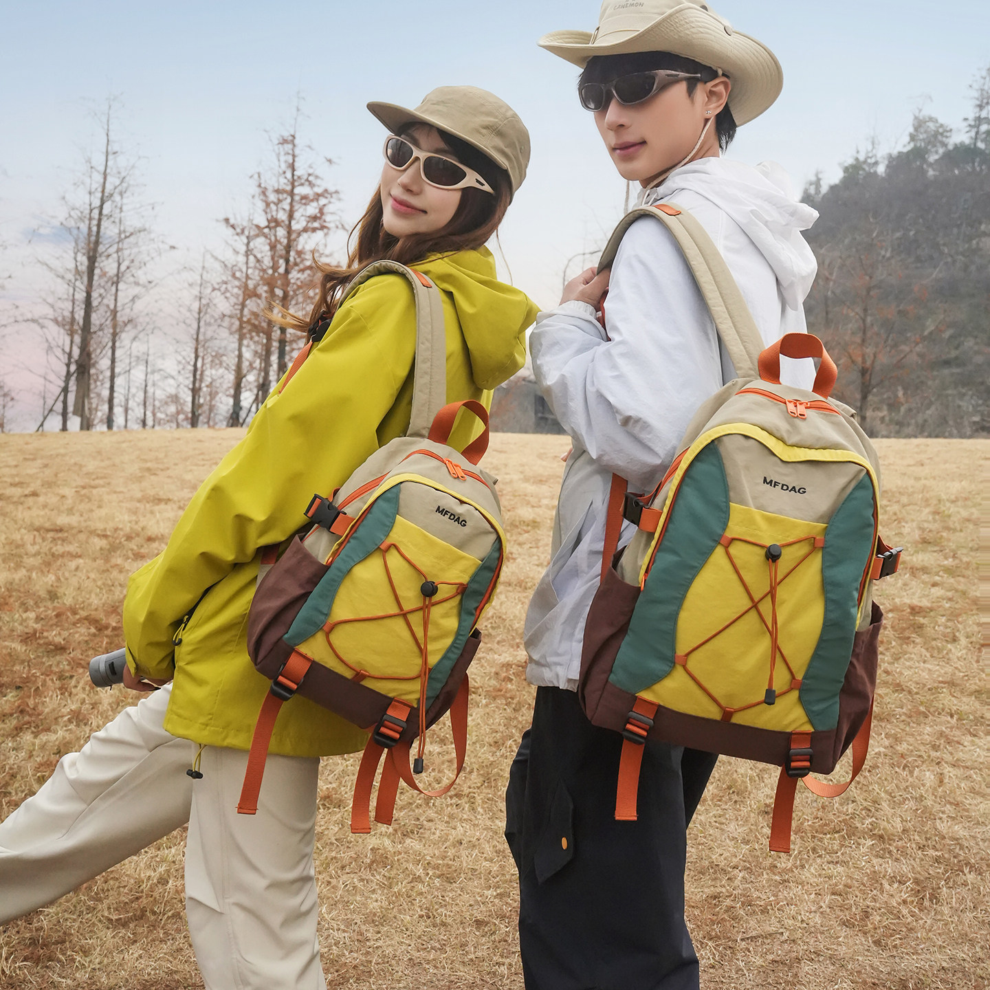 轻量化户外双肩包男女通用大容量轻便防水运动登山包撞色旅行背包
