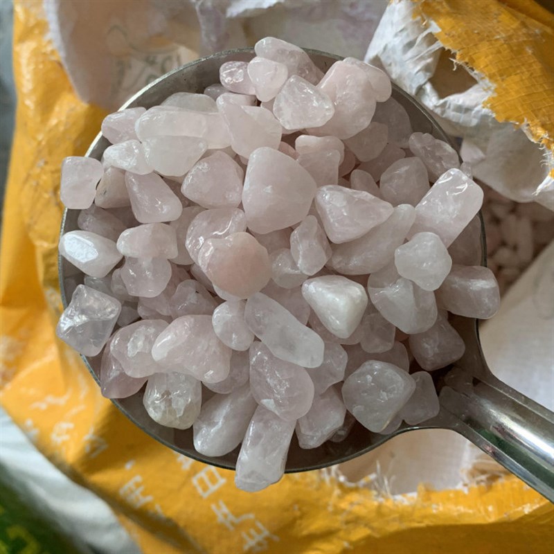 优质精抛磨料天然水晶石料耐磨粉晶震机研磨料玉石抛光桶碎石