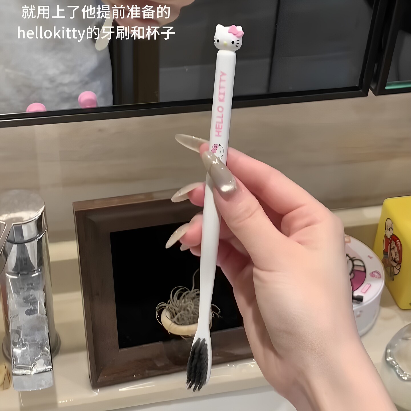 哈喽kitty牙刷软毛刷便携式旅行装家用刷牙套装可爱竹炭细丝牙刷