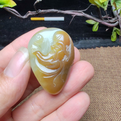 和田玉吊坠寿星且末糖青白玉