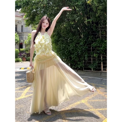 黄色度假风挂脖吊带上衣中长裙