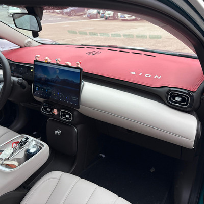 埃安UT仪表台垫防晒遮阳一铺即可