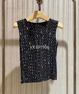 大雅家春夏款白色经典显瘦压褶V领无袖打底衫 HFJPA5122A-1599