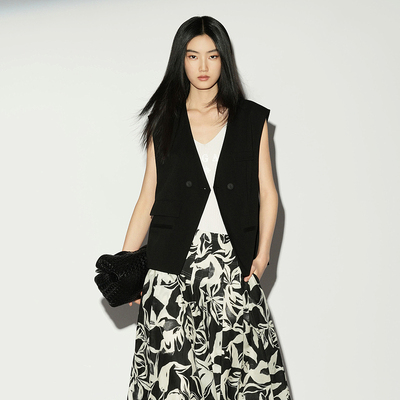 XG/雪歌26夏黑色V领无袖西装马甲女薄款通勤马夹上衣XL224002A290