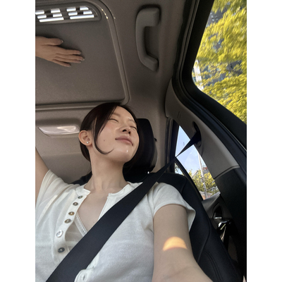 气质贝壳扣v领正肩T恤女2026夏季