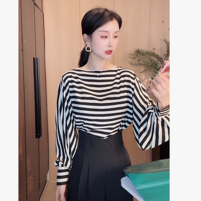 刘欣服饰 新款四季款设计感长袖打底T恤减龄显瘦轻奢气质上衣5470