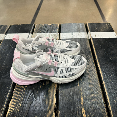 犇犇运动Nike/V2KRun女子缓震跑步鞋HQ4046-FZ2622-HF5342-HV5997