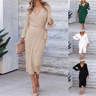 2026Autumn temperament V-neck knitted dress气质v领针织连衣裙