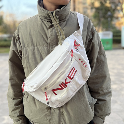 Nike耐克新年灵蛇大容量斜挎包