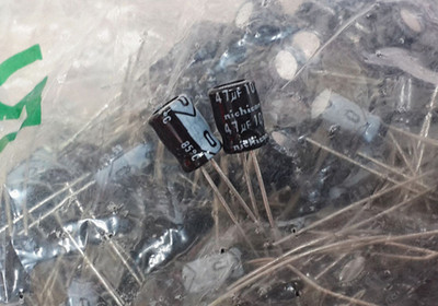 10V47UF 原装日本尼吉康 小型电解电容 47UF10V 规格：5X7 200只