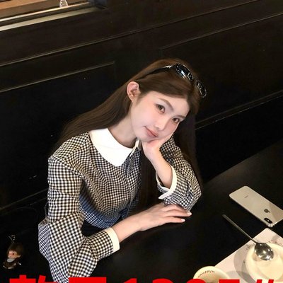 法式格子翻领长袖衬衫女秋季纯欲名媛气质修身短款外穿娃娃领上衣