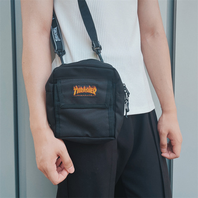 现货潮玩艺日版经典火焰小挎包