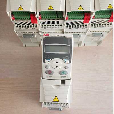 议价ABB变频器  ACS355-03E-03A3-4   1.1KW 变频器带英文面板 38