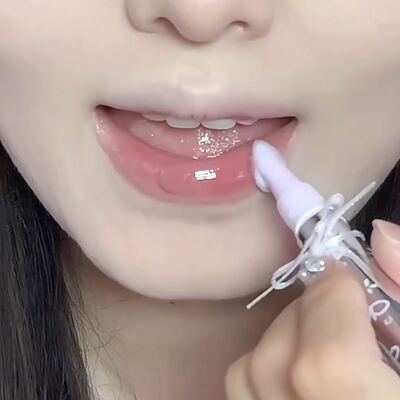 人生灰粉出现了！甜欲淡颜镜面唇釉透亮唇蜜水光唇釉保湿不易掉色