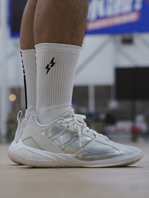 Adidas/阿迪达斯正品XENOBURST男子新款系带透气耐磨篮球鞋KK3526