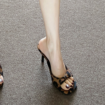 性感豹纹高跟拖鞋方头高跟凉鞋2024新款一字带粗跟高跟鞋女夏外穿
