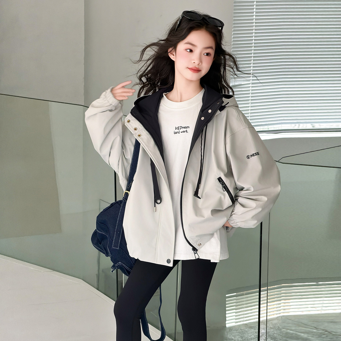 儿童女童秋装冲锋衣2026年童装新款中大童洋气女工装防风防水外套