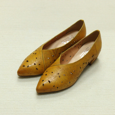 休闲风格橡胶大底尖头粗跟