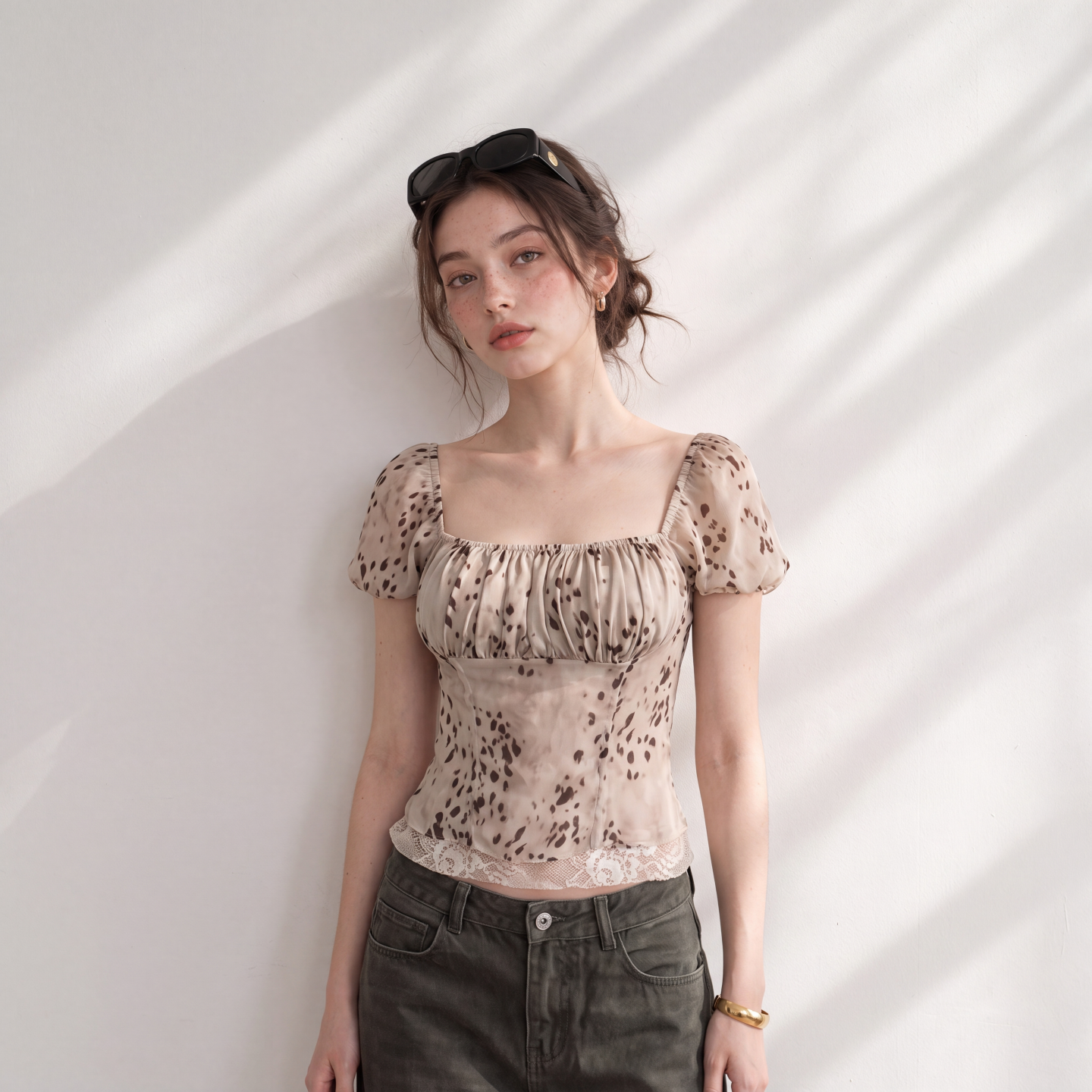 韩系纯欲豹纹方领泡泡袖上衣女2026夏蕾丝拼接收腰显瘦短款雪纺衫