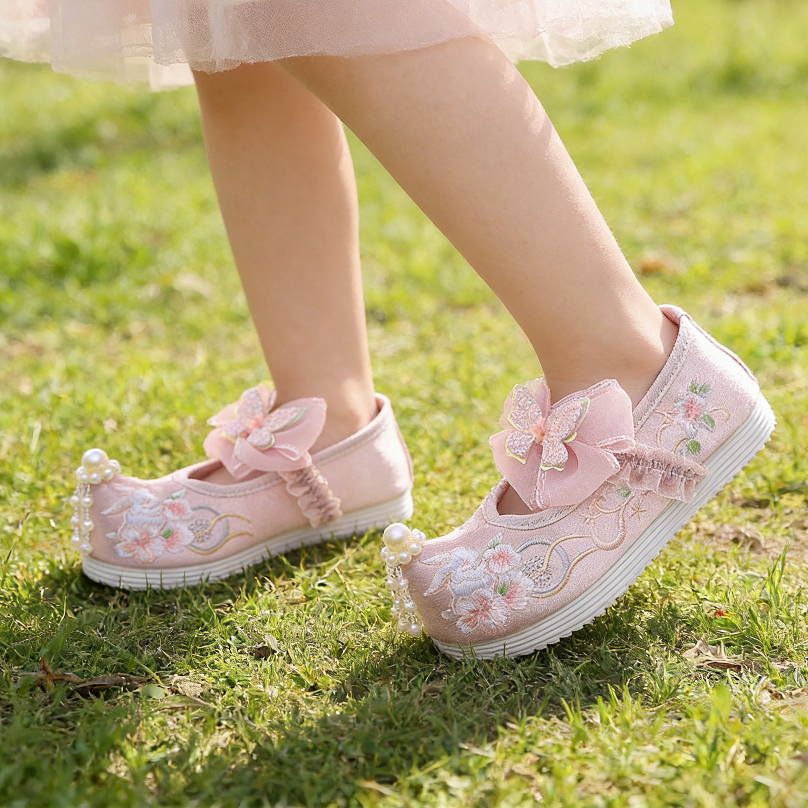 春季女童绣花鞋新中式国风小孩表演鞋儿童汉服古风古装老北京布鞋
