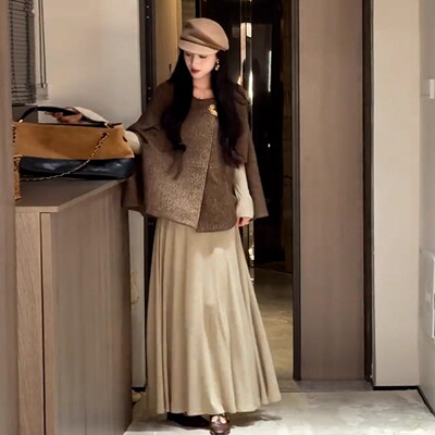高级感棕色斗篷外套女早秋季韩系巨好看穿搭长袖连衣裙子一整套装