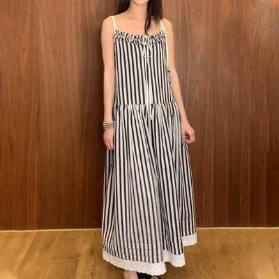 KO 女士盐缩泡泡棉间色竖条纹 蕾丝边风琴大摆度假吊带长裙KIA