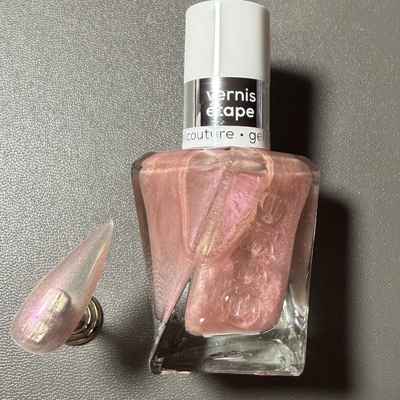 Essie Gel Couture 65 Frost Yourself 透明粉调基底彩虹偏光细闪
