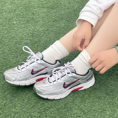 Nike男款黑银复古休闲运动鞋