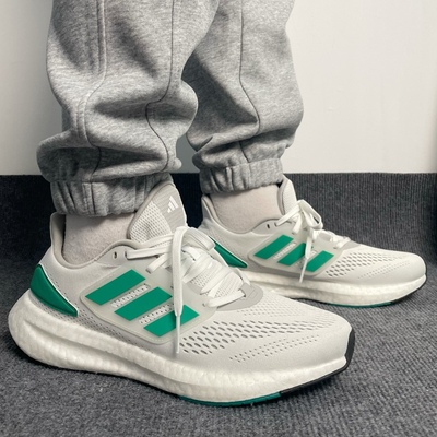 Adidas  Pureboost 22男女同款白绿舒适透气轻便低帮跑步鞋HQ8588