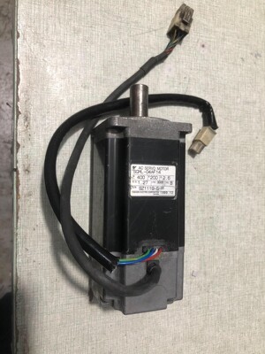 安川伺服电机，SGML-04AF14，现货一台，如图实拍，需