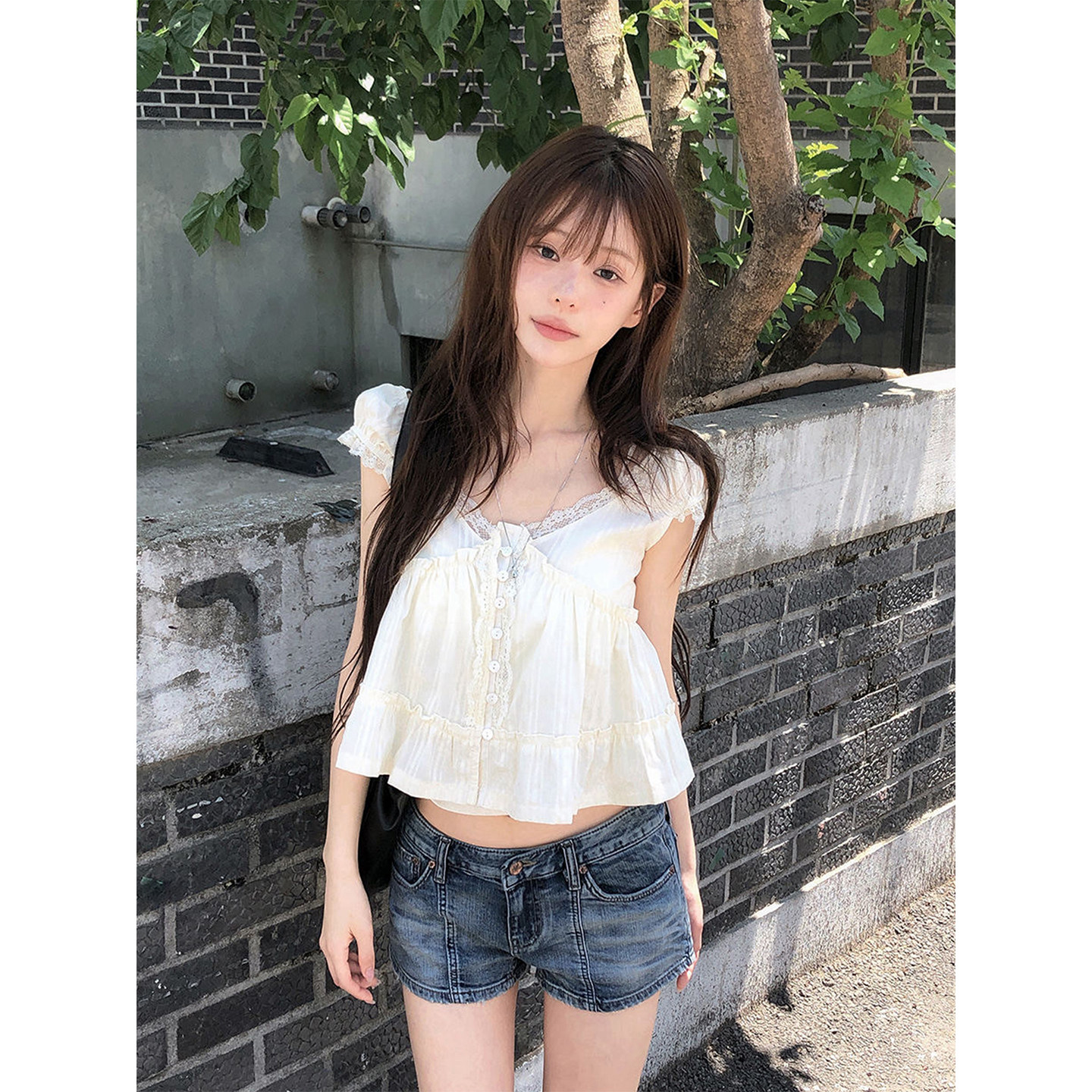 韩国chic夏季新款甜美减龄蕾丝V领木耳边下摆显瘦短款衬衫上衣女