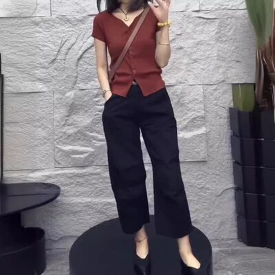 今年流行特惠24250大爱美依缘2025夏季新款修身显瘦V领单排扣上衣
