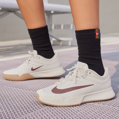Nike女款低帮网球鞋白色