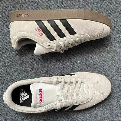 阿迪达斯低帮板鞋灰黑色