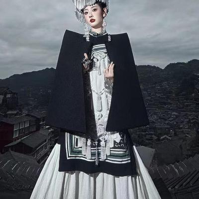 笨笨蛇彝族服装女云南四川写真服